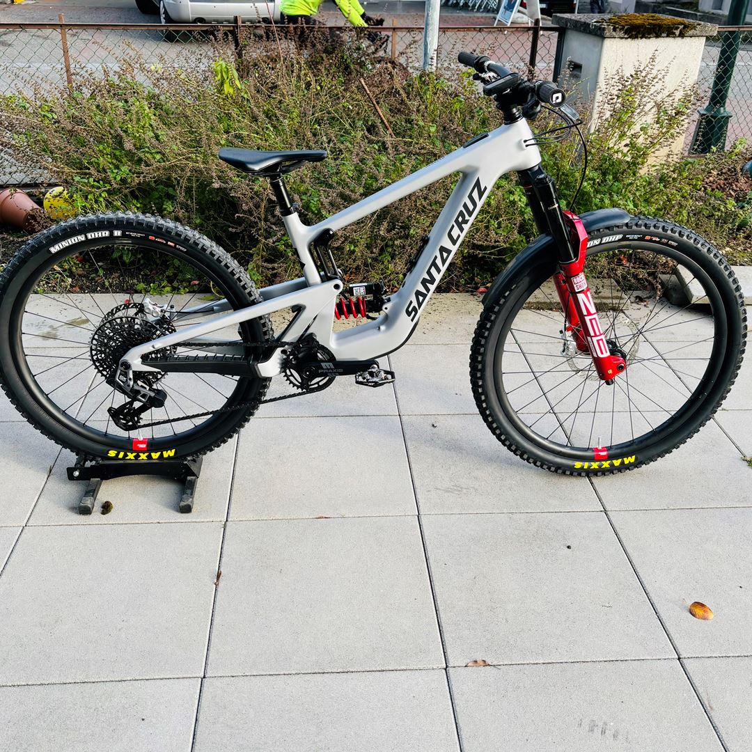 Santa Cruz Heckler SL Custom 2024 - Bike Gallery | Traildevils
