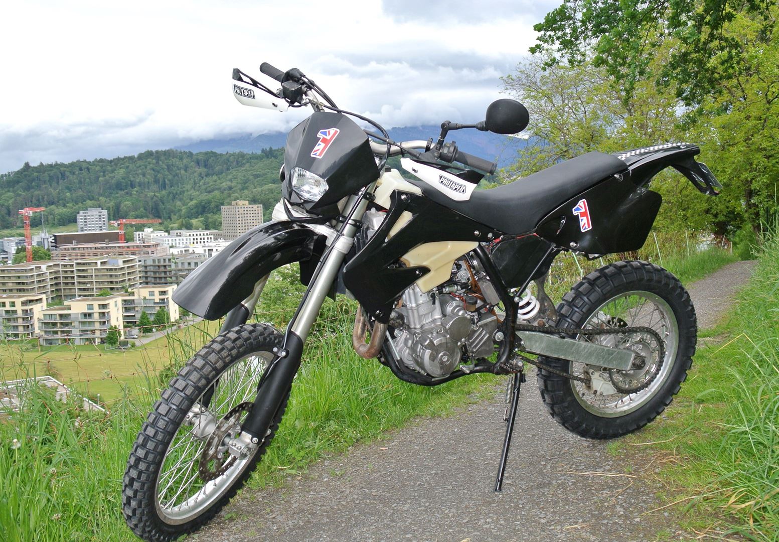 CCM 404 Enduro Clews Competition Motorcycles, Suzuki Motor, 53 PS für ...