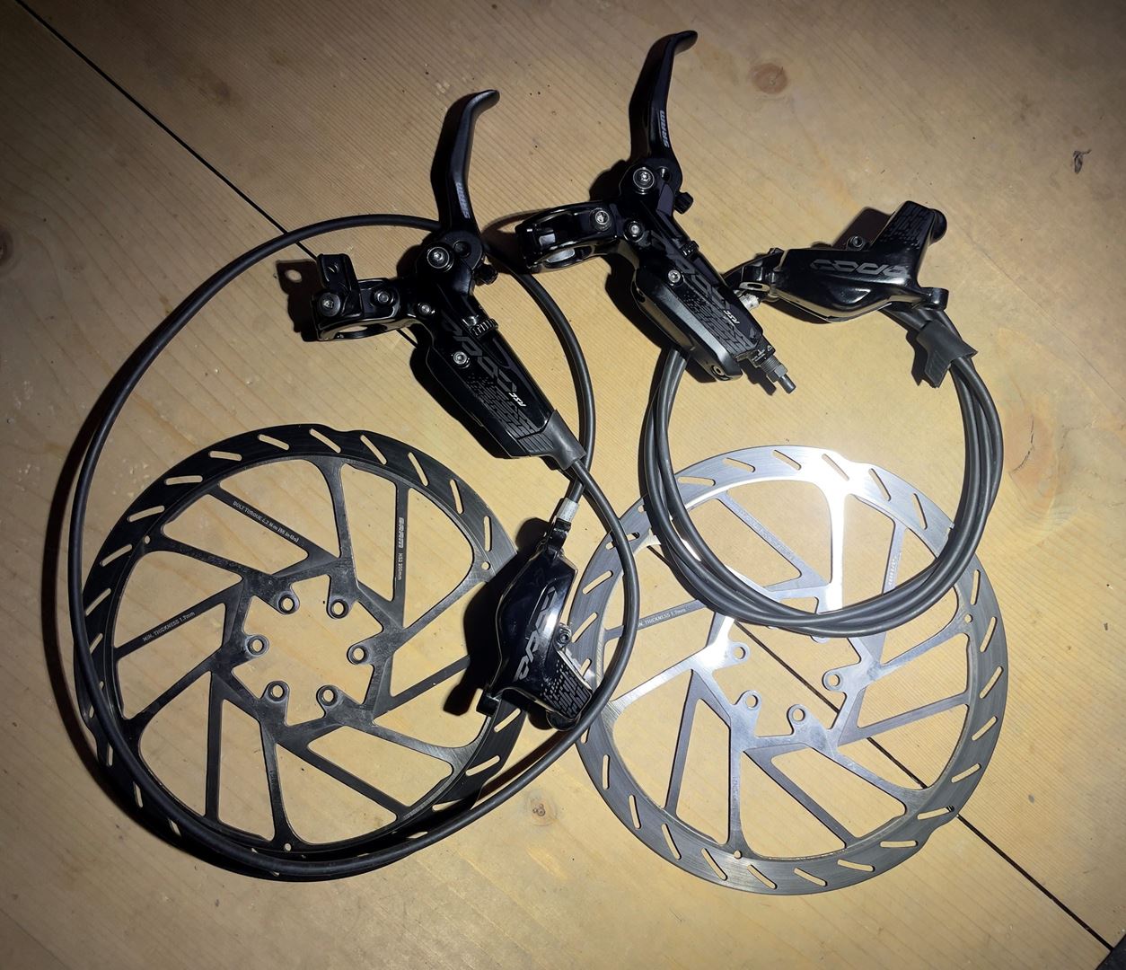 SRAM CODE RSC + 200mm SRAM HS2 vo+hi Code RSC für 260 CHF in Stettlen ...