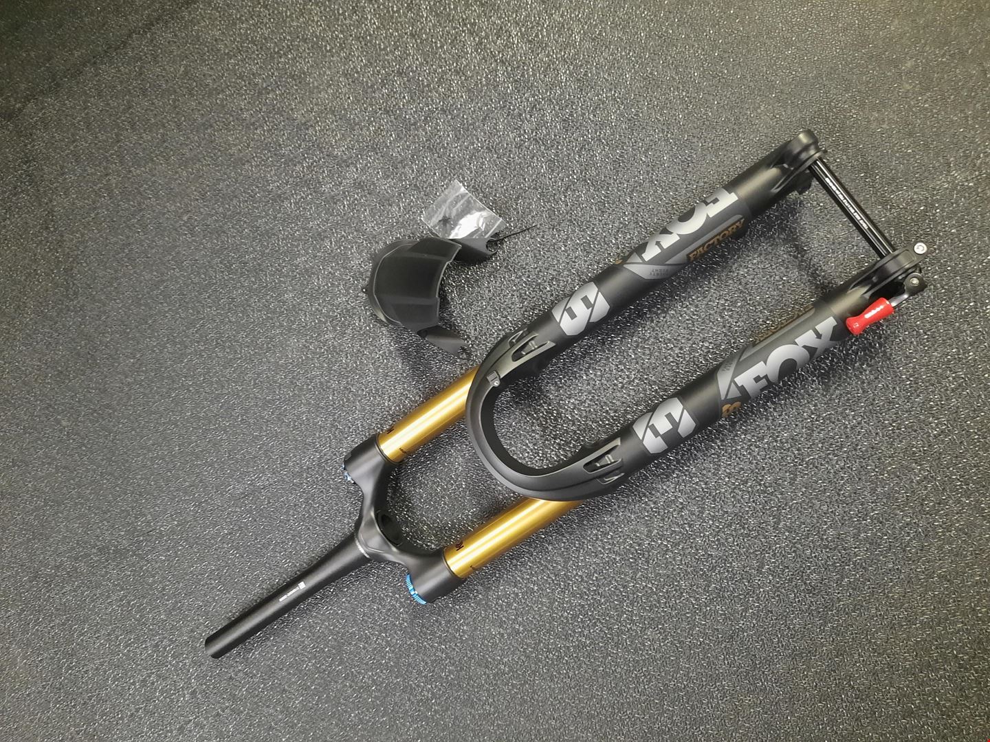 Fox 38 factory grip 2 170mm 29" Fox 38 factory für 1190 CHF in Herisau ...