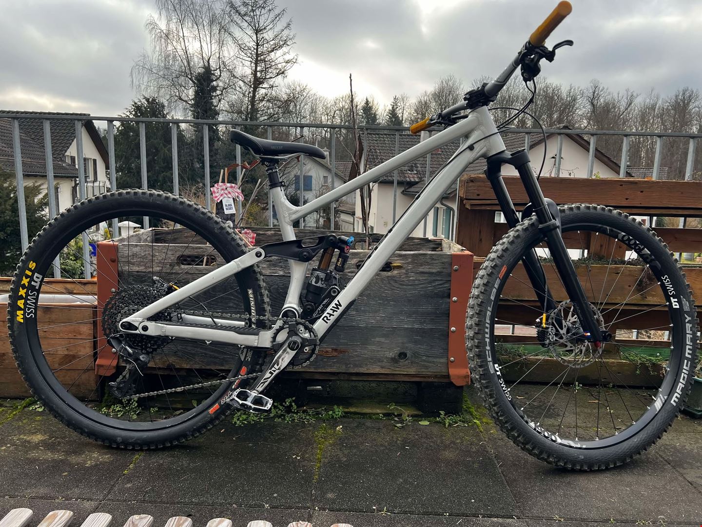 Raaw Madonna V2.2 - Neuwertig - Top Enduro Bike Raaw Madonna V2.2 ...