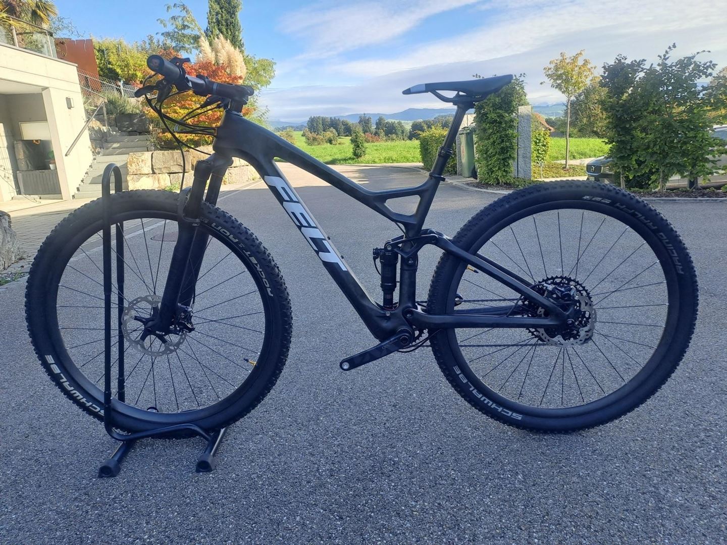 Felt 29" Carbon Race Fully, 1x12 XX1 Eagle, Carbon Räder für 2500 CHF ...