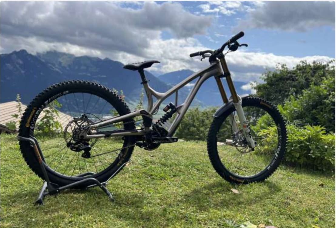 COMMENCAL Supreme DH V4.3 Mullet 2022 - Bike Gallery | Traildevils