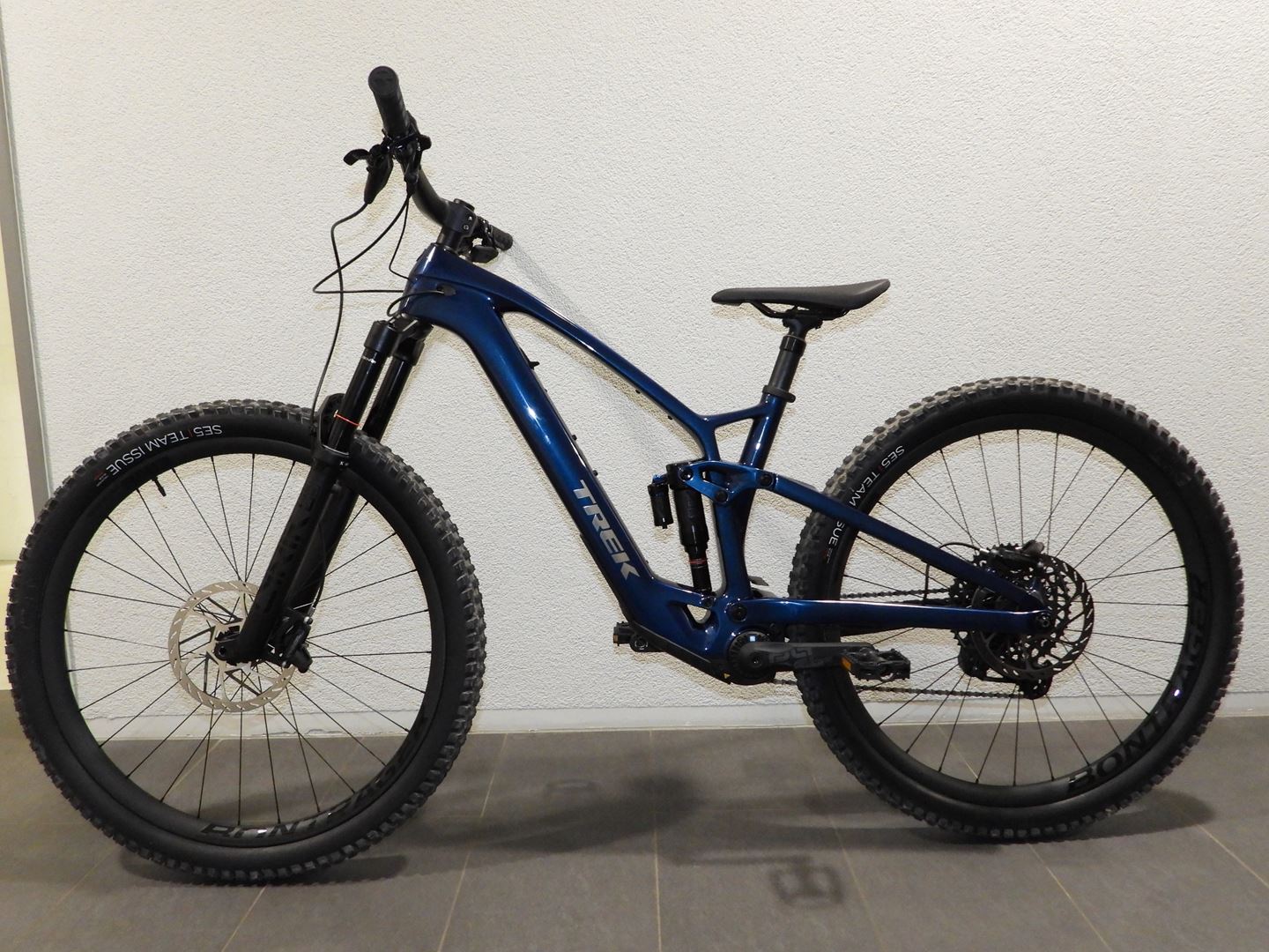 TREK Fuel EXe 9.8 GX AXS - OCLV Mountain Carbon - Grösse M für 4800 CHF ...
