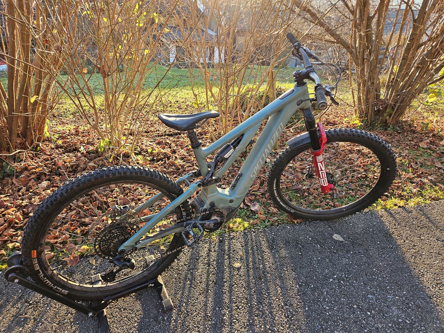 Specialized Levo Turbo Alu S4 Custom mit kleinem Defekt für 1800 CHF in und uf de Trails günstig ...