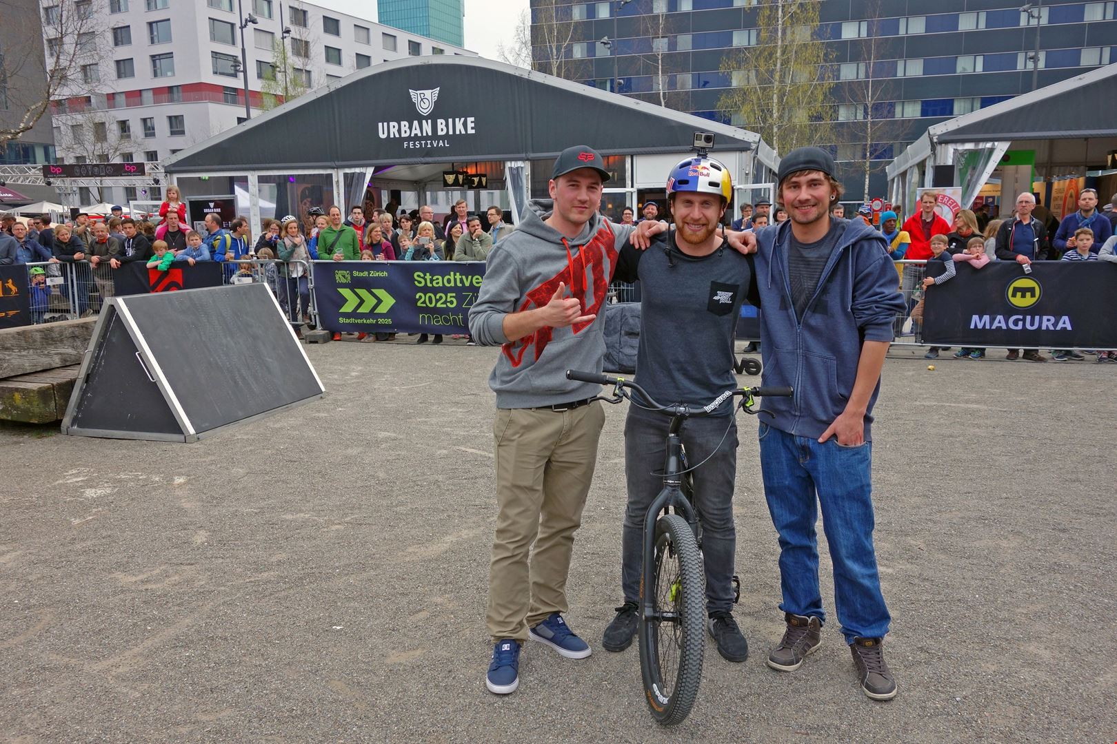 Simi und Tim am Meet&Greet mit Danny MacAskill - Talk | Traildevils