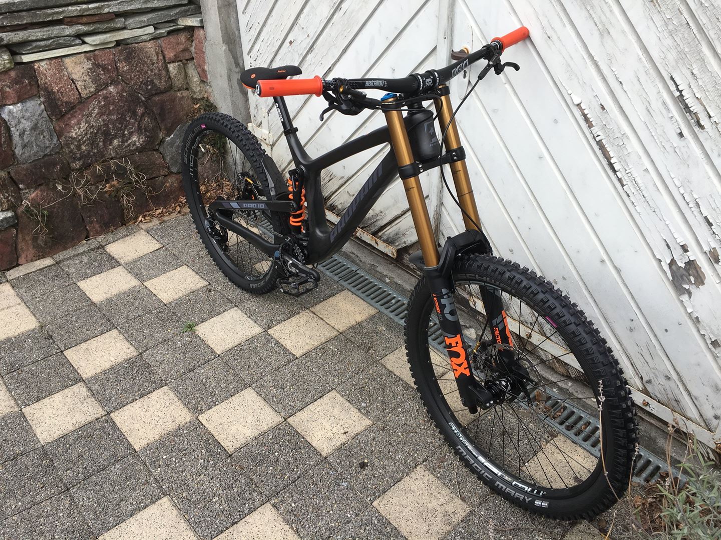 Propain Rage CF 2018 - Bike Gallery | Traildevils