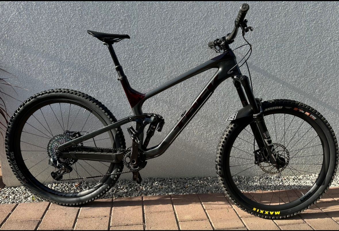Trek Slash 9.9 Carbon 2023 - Bike Gallery | Traildevils