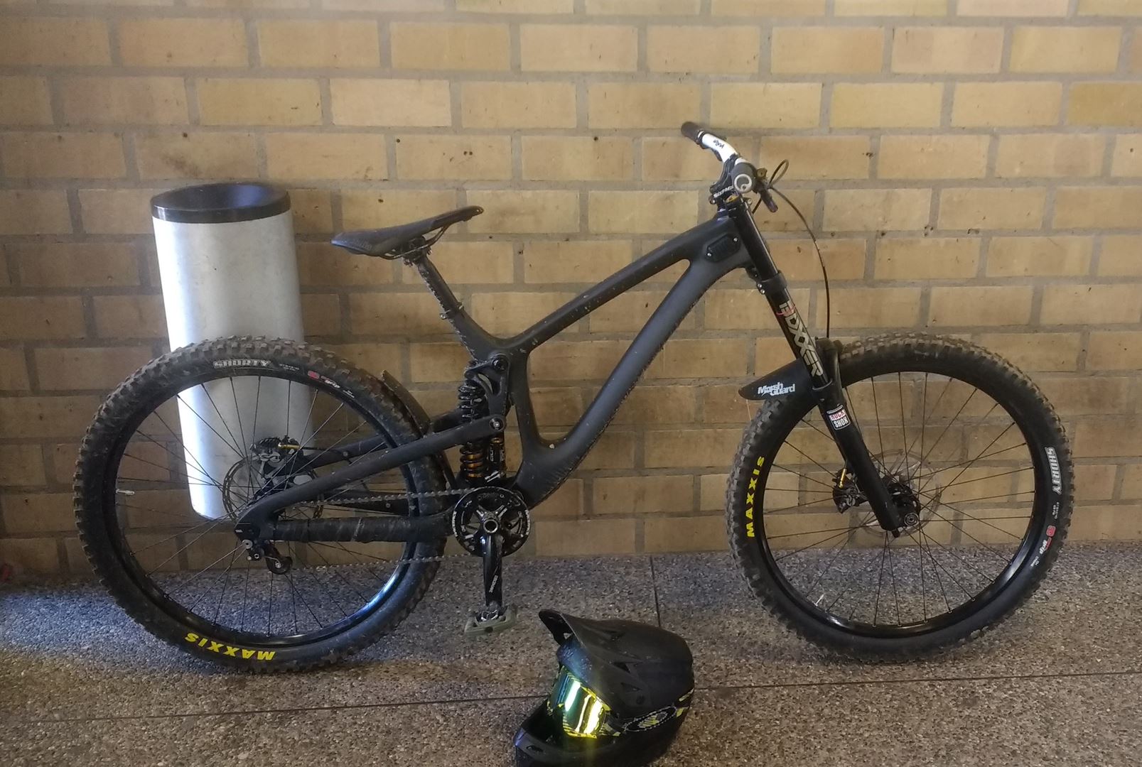 Propain Rage CF 2017 - Bike Gallery | Traildevils