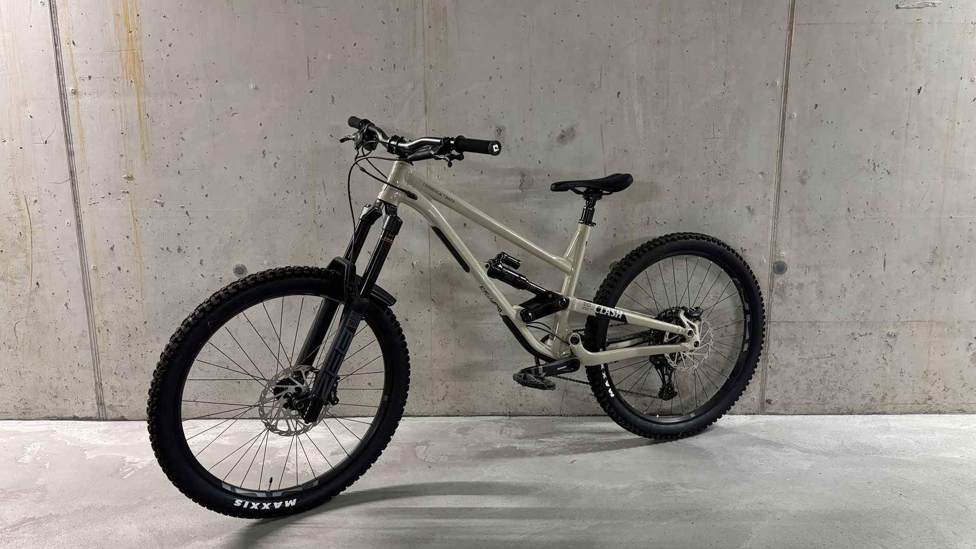 Commencal Clash Ride Chalk New Rockshox 2024 für 2900 CHF in Wohlen AG ...