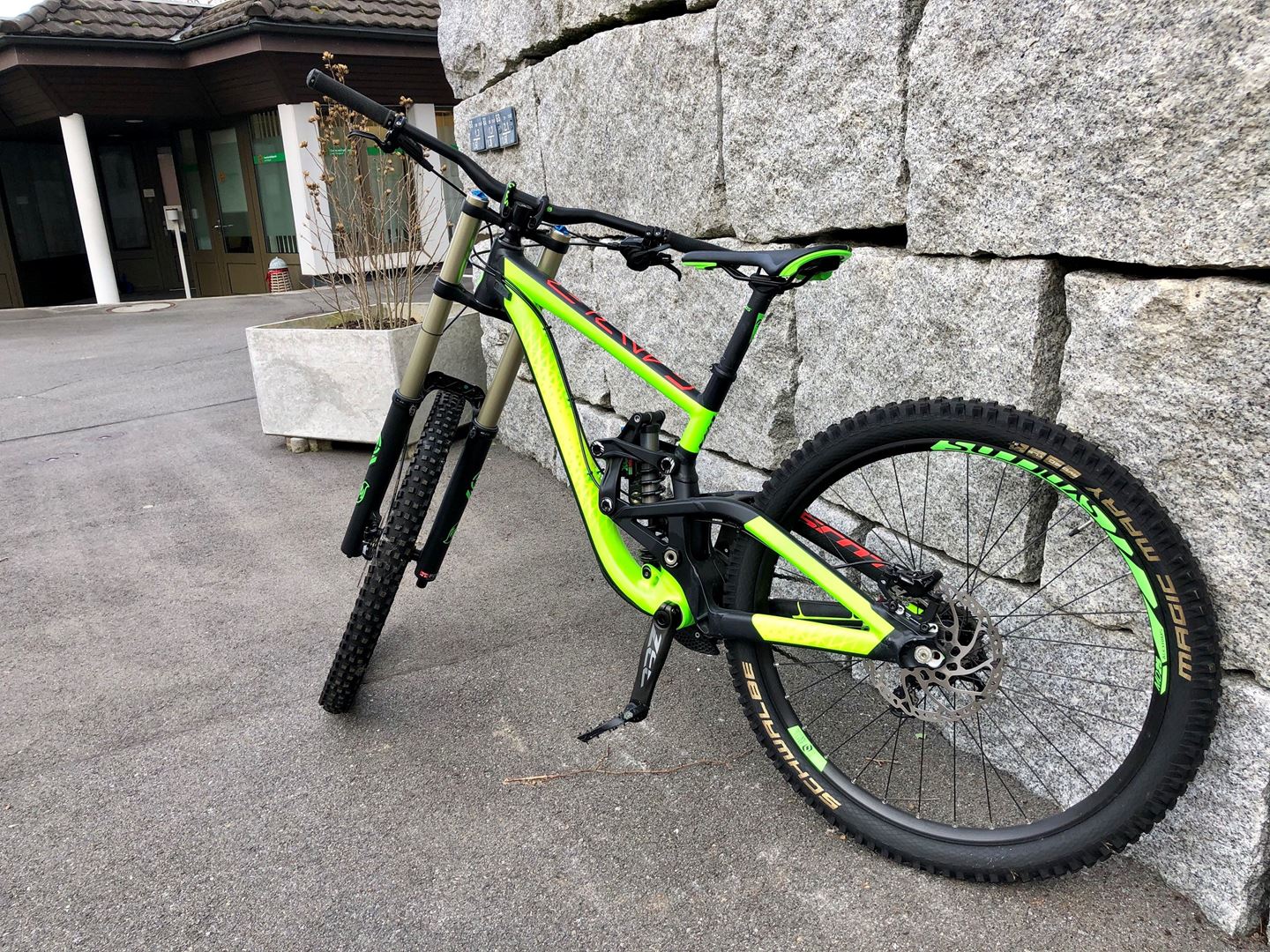 Scott Gambler 720 2016 - Bike Gallery | Traildevils