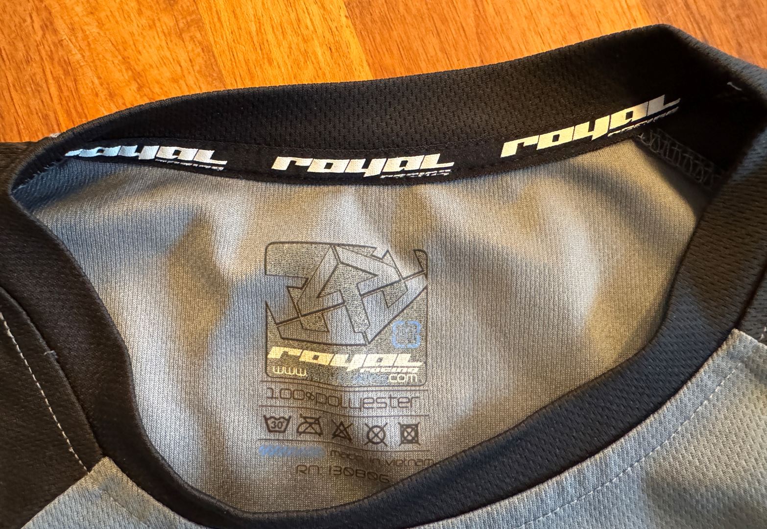 Royal Racing Bike Shirt in M für 15 CHF in Kloten günstig kaufen | Traildevils