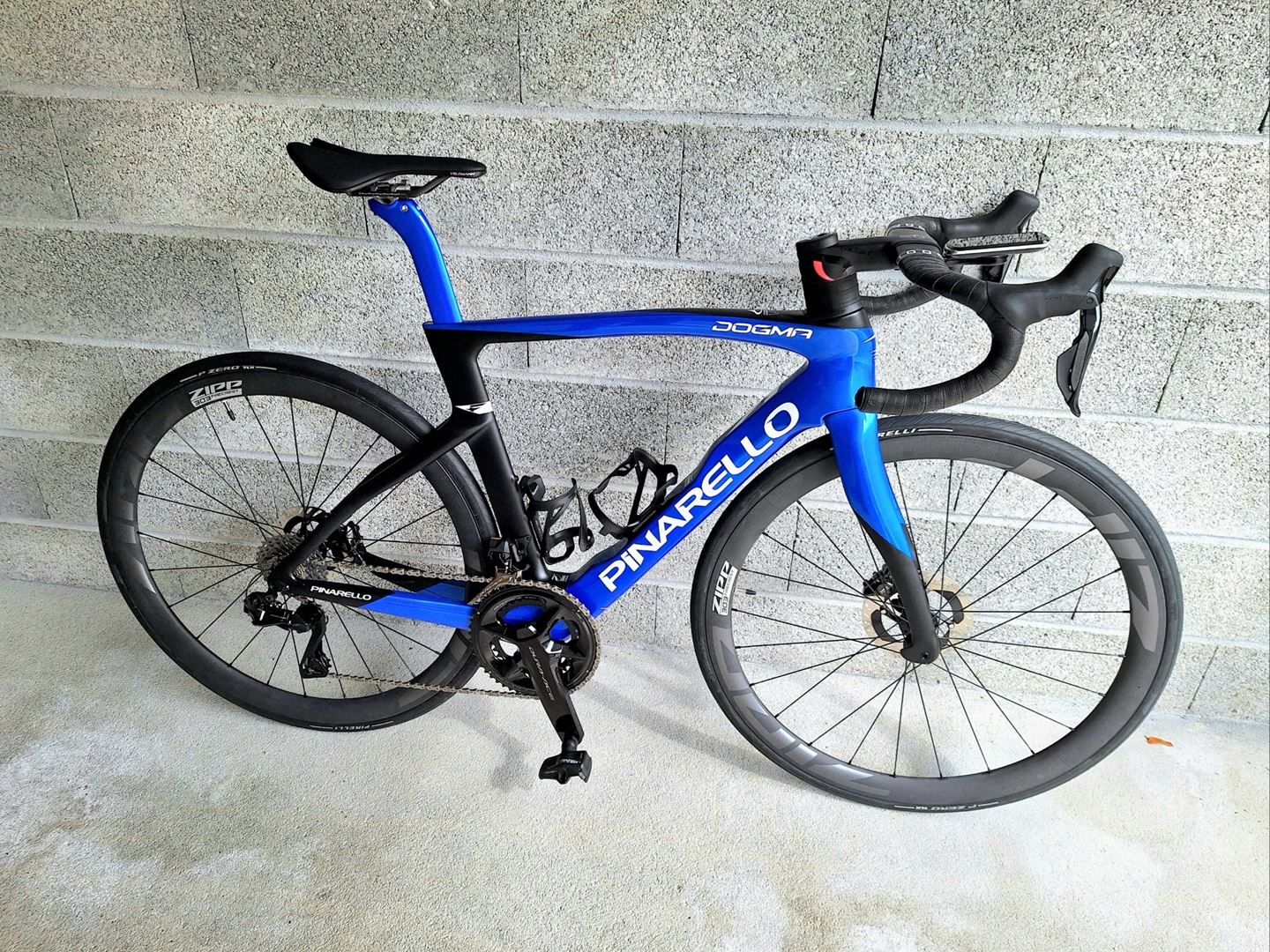 Pinarello Dogma F12 Dura-Ace Profi-Rennrad Top-Ausstattung 2024 - Bike ...