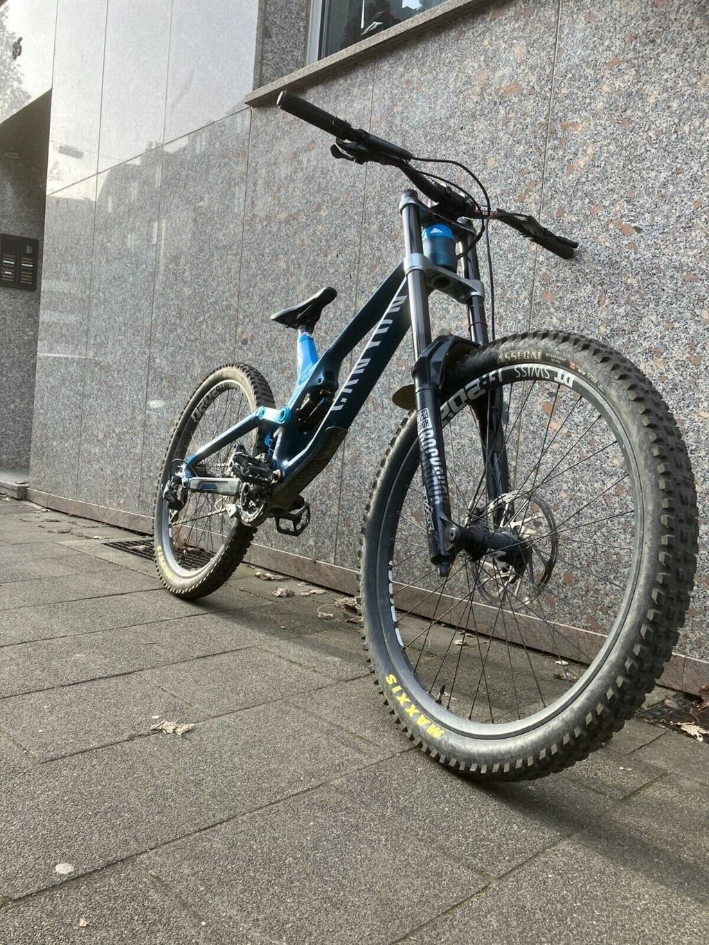 Canyon Downhill Bike Sender CF 7 für 1150 CHF in Zürich günstig kaufen | Traildevils