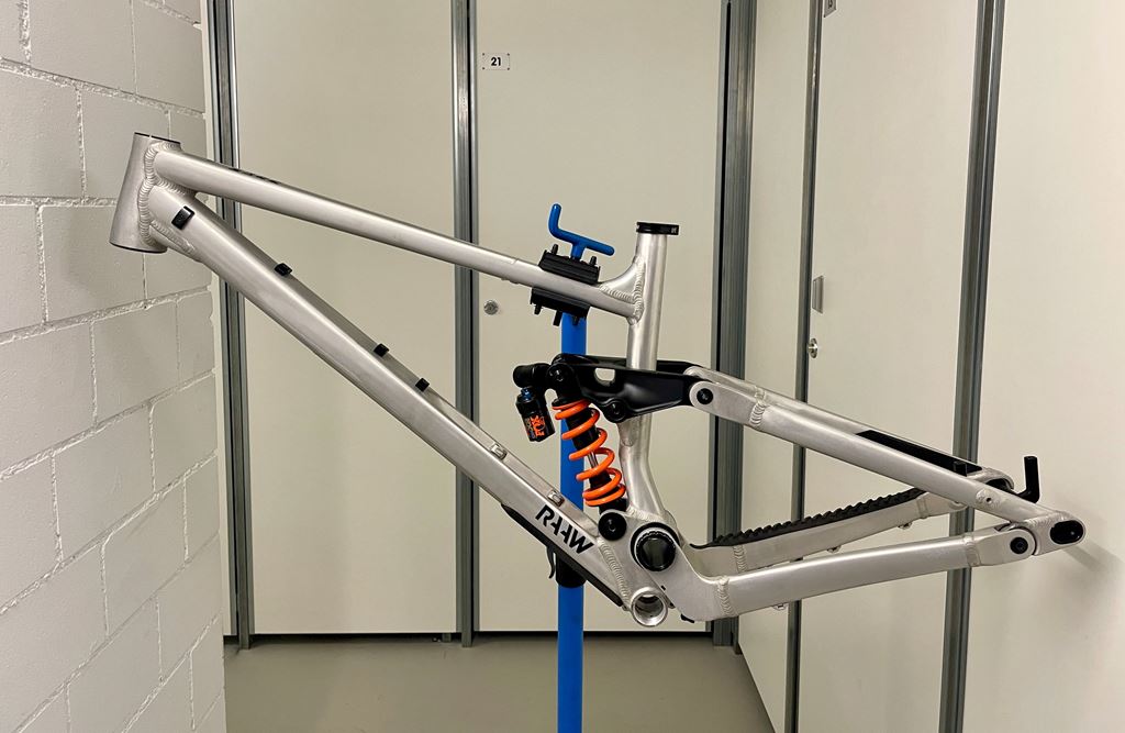 RAAW Jibb Grösse L mit Fox DHX2 für 1290 CHF in Chur günstig kaufen ...